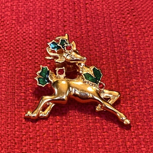 Avon | Jewelry | Vintage Avon Christmas Reindeer Brooch Pin With ...